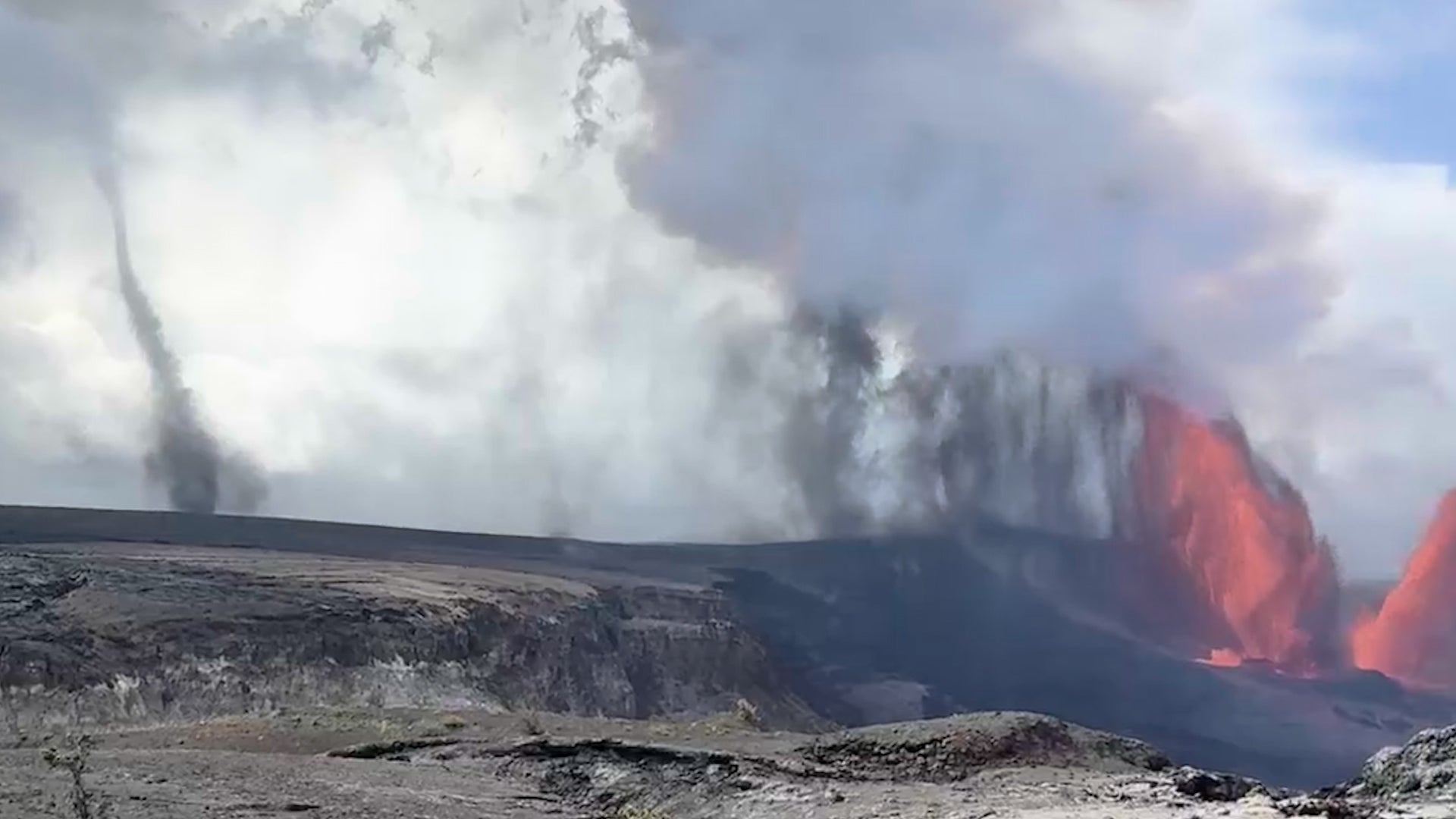 'Holy cow!' See what stole the spotlight from Kilauea eruption