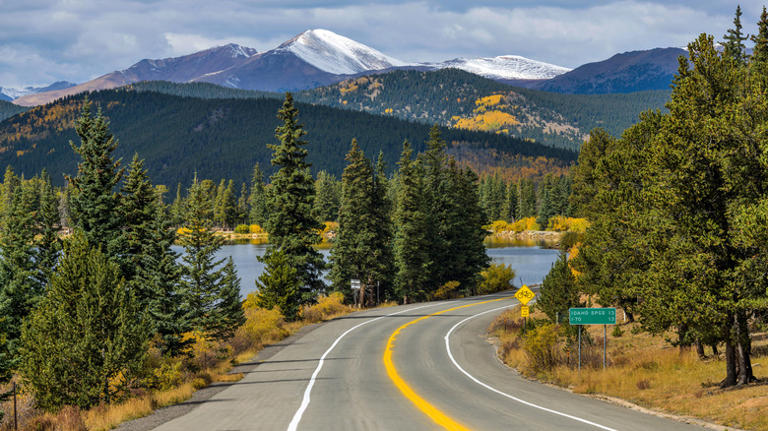 Colorado's Spruce-Lined Alpine Lake Near Denver Is A Hiker's Paradise ...