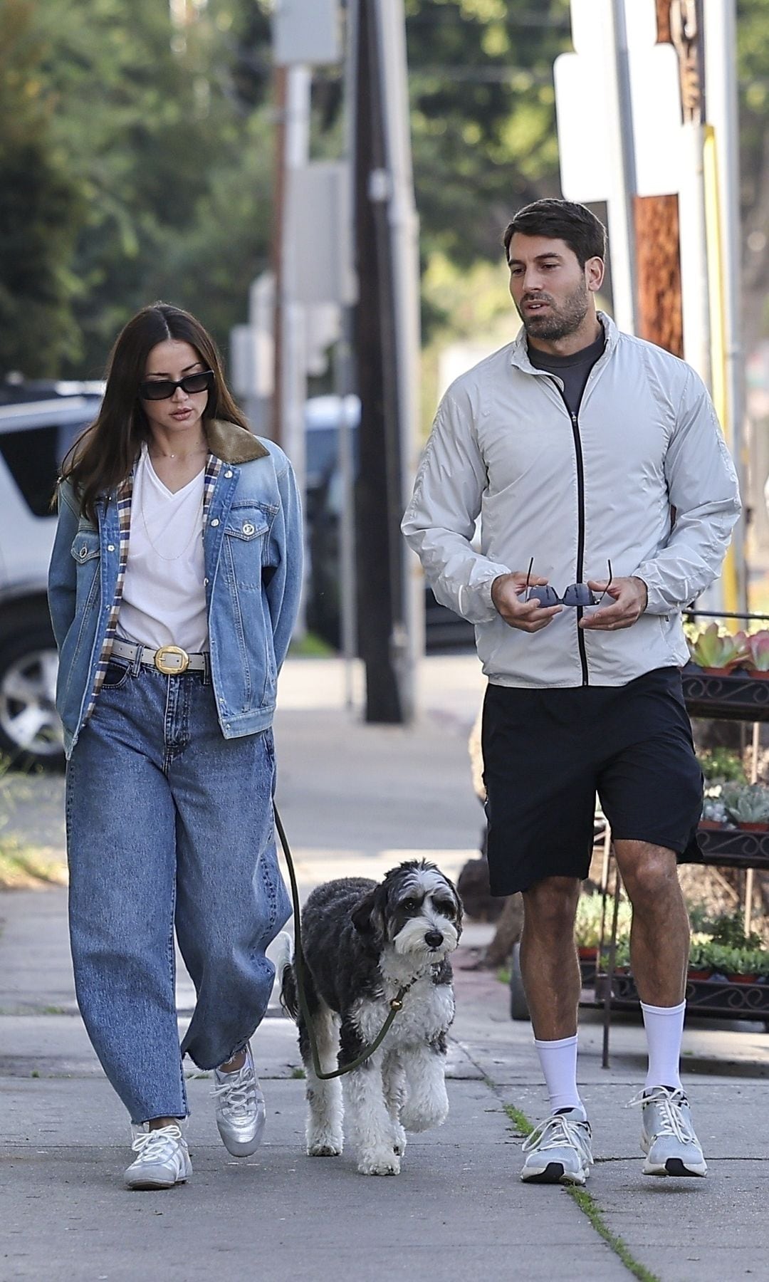 Ana de Armas hangs out with mystery man after rumored Tom Cruise split