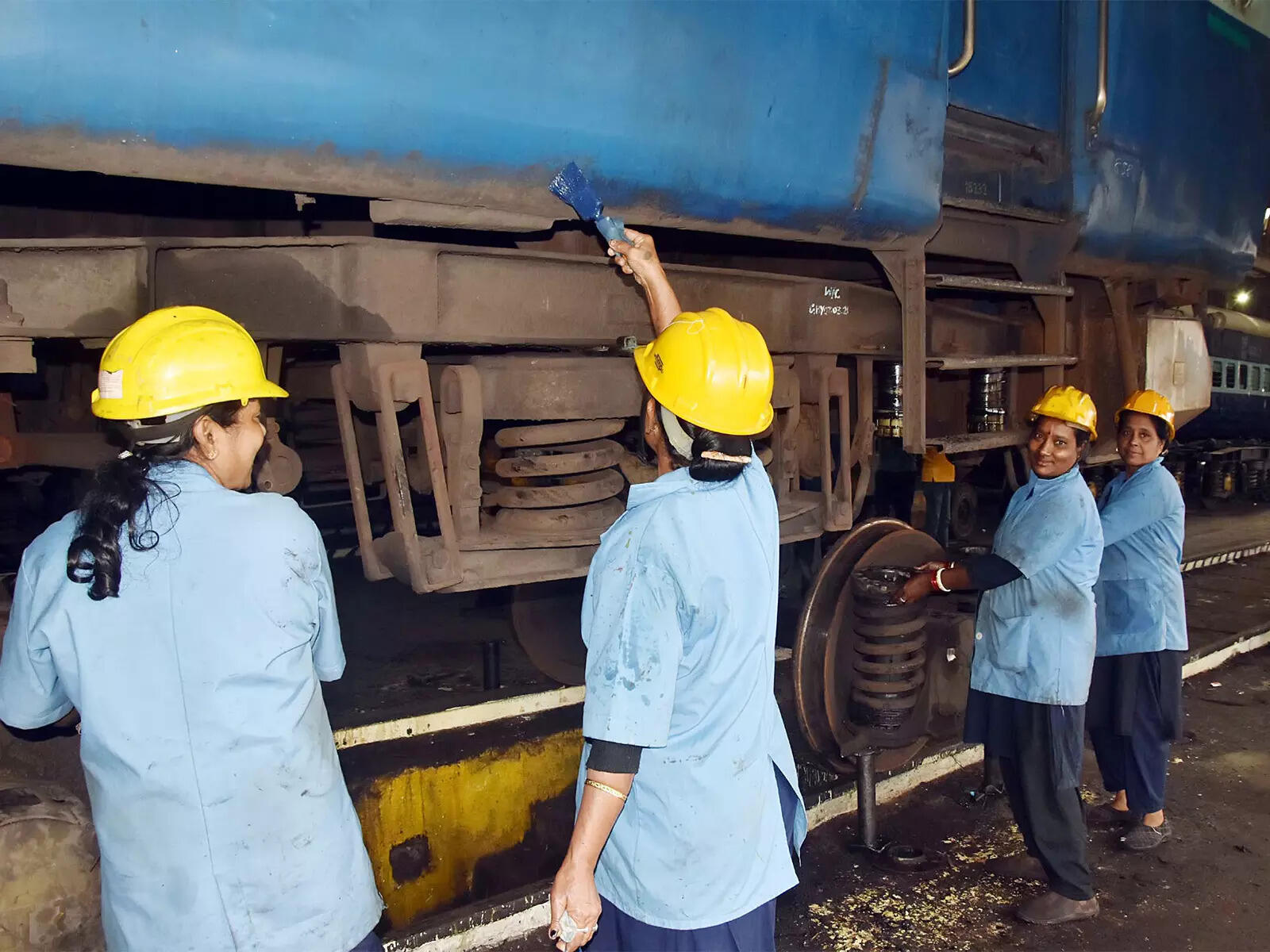 UP govt rolls out landmark night-shift rules for women; double wages ...