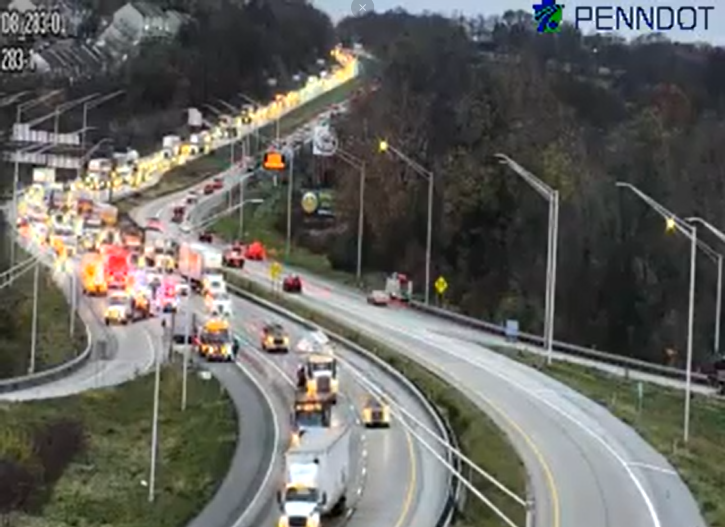 Multi-vehicle crash causes slowdown on I-283 southbound in Dauphin County