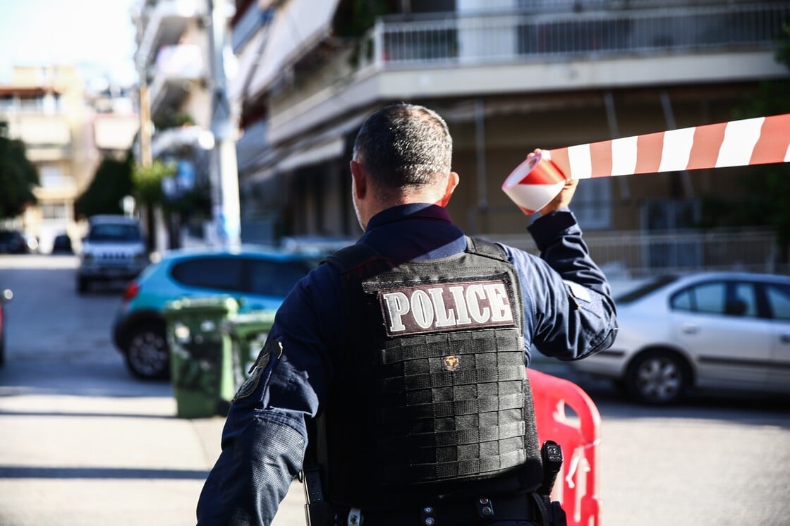 Φωτιά σε όχημα σωφρονιστικού υπαλλήλου στη Νίκαια: Μήνυμα από τις ...