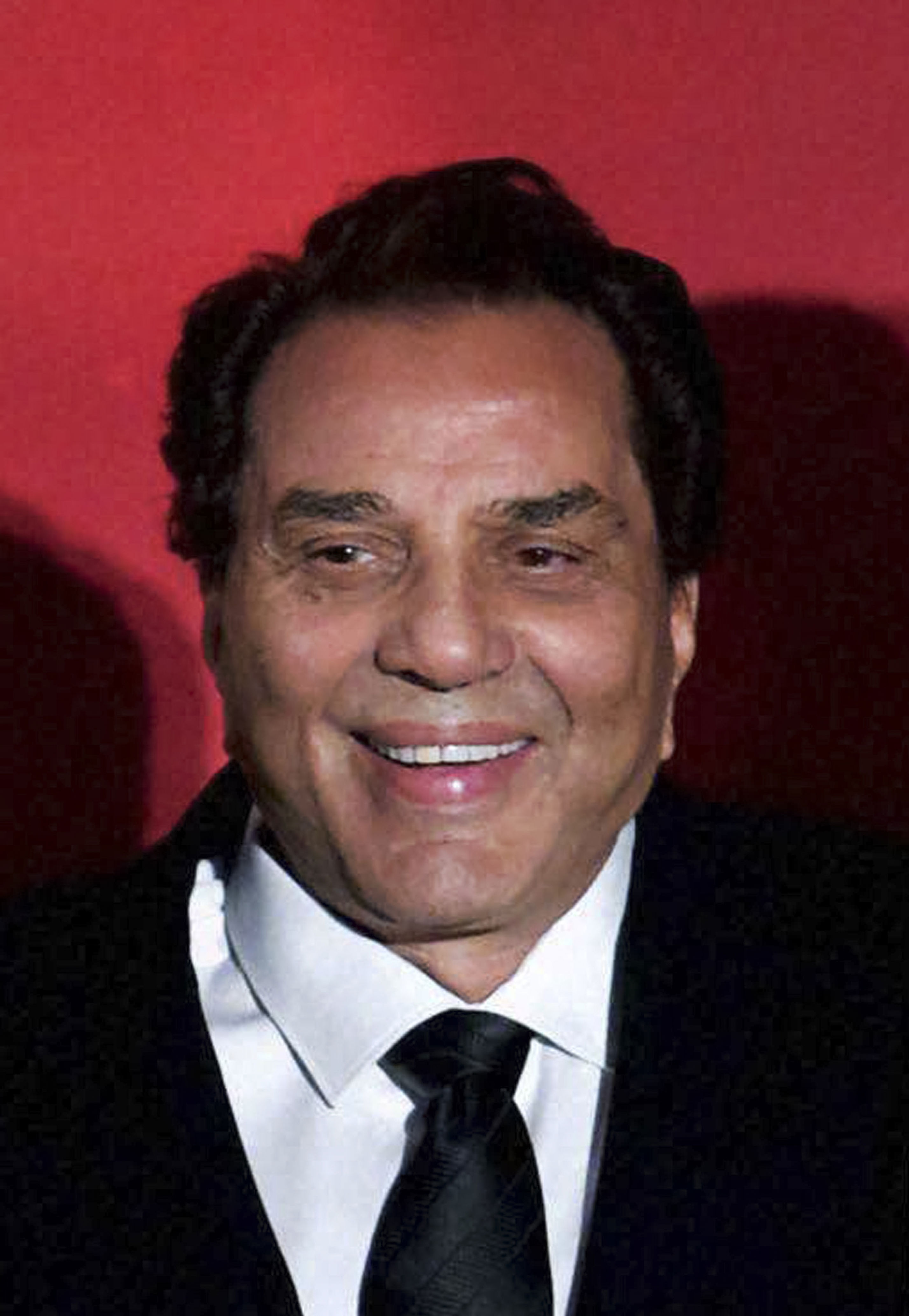 Dharmendra discharged from hospital, family opts for home treatment