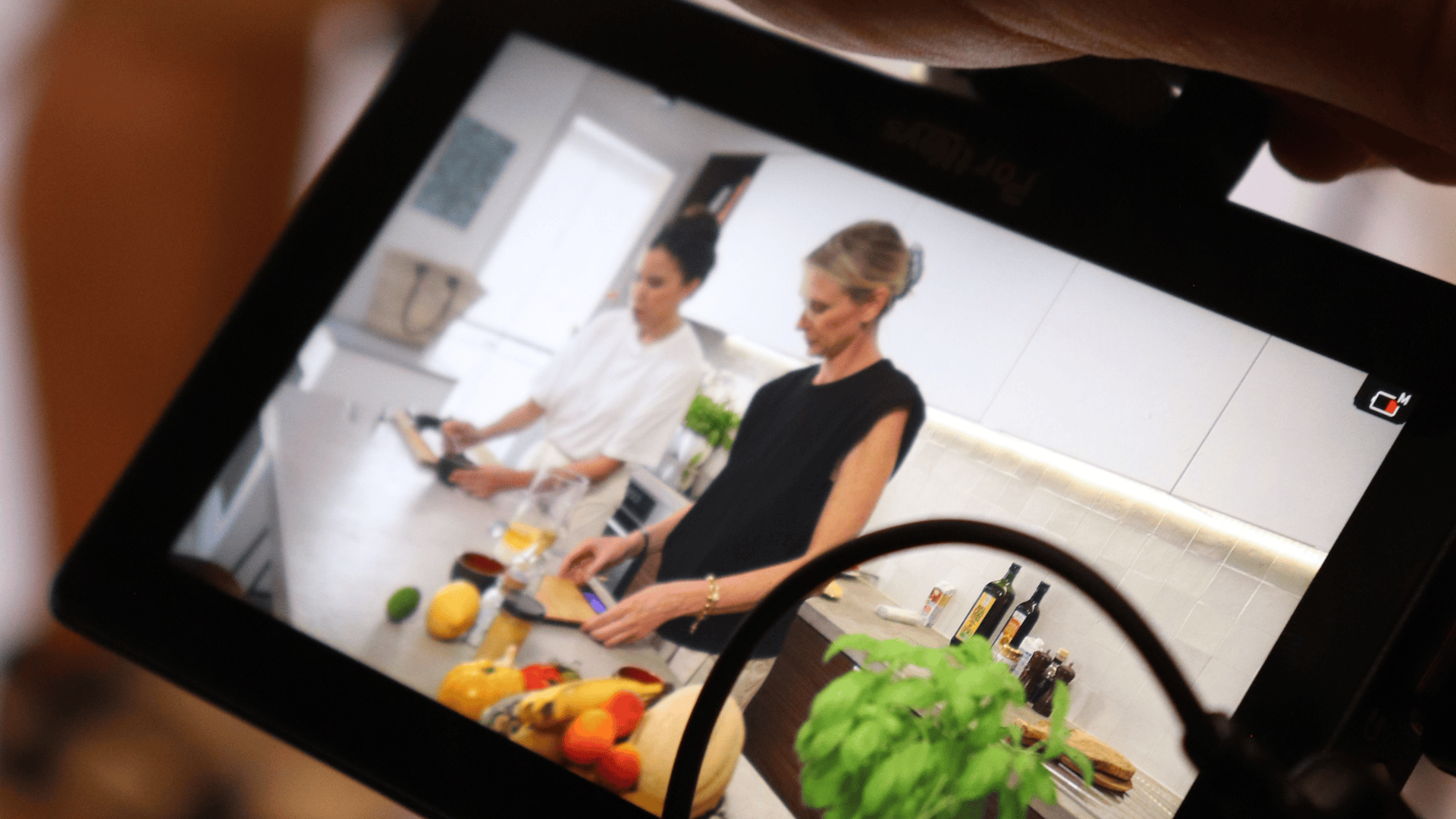 Cette émission culinaire intimiste et appétissante célèbre les cheffes ...