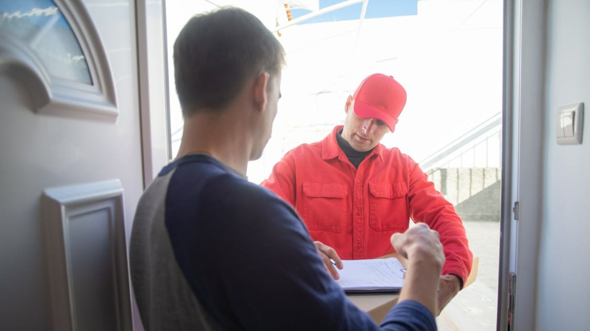 New Debit Card Scam Hits Americans’ Front Doors