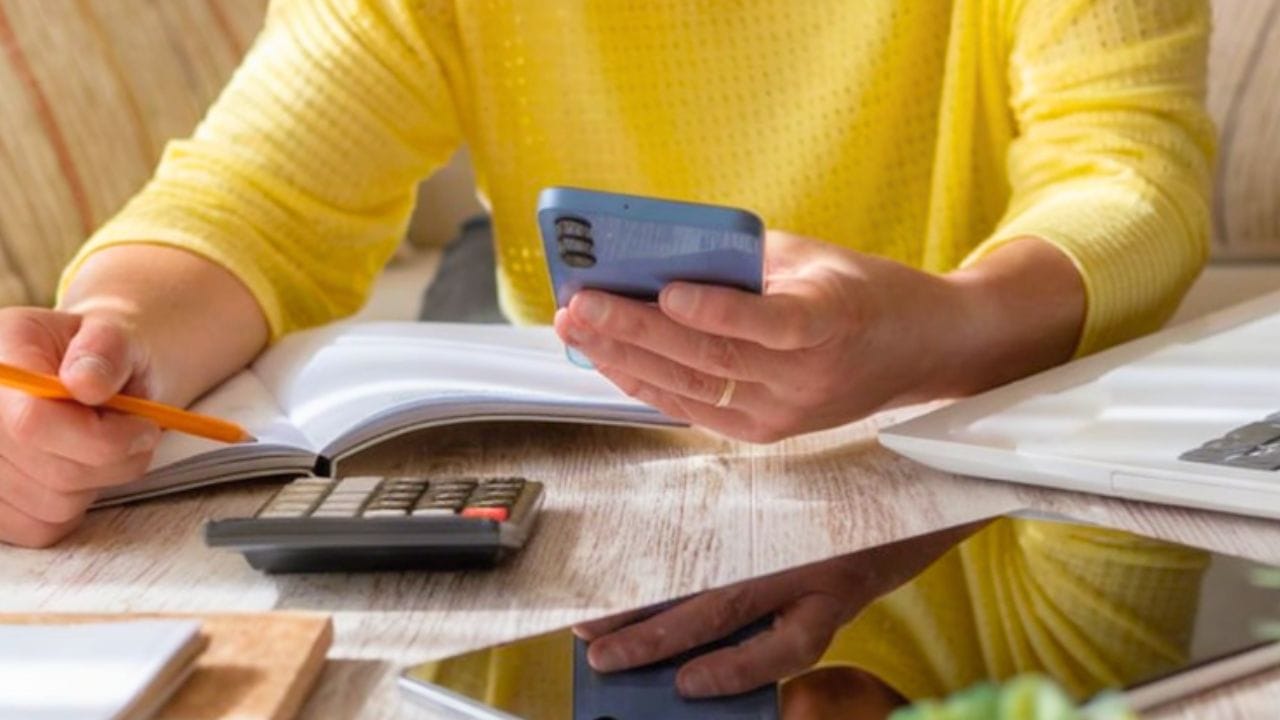 11 everyday routines that make sticking to your budget almost automatic