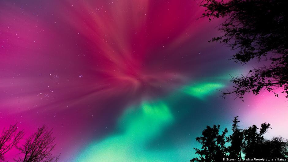 "Severa" tormenta solar golpea hoy el campo magnético de la Tierra