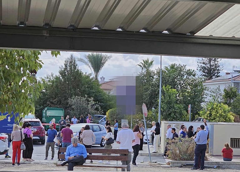 Menschen fliehen - Zwei starke Erdbeben auf Zypern