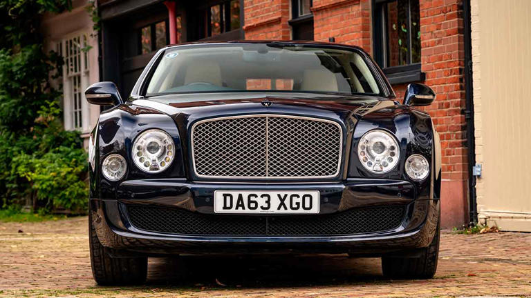 Kong Charles III sin offisielle bil, en Bentley Mulsanne, kan oppnå ...