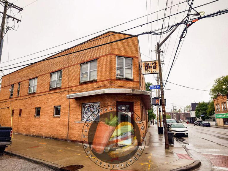 7 Ohio Hot Dog Chains Every Classic Dog Lover Needs To Try