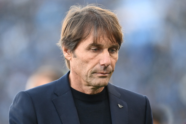 Naples : Conte, la même histoire