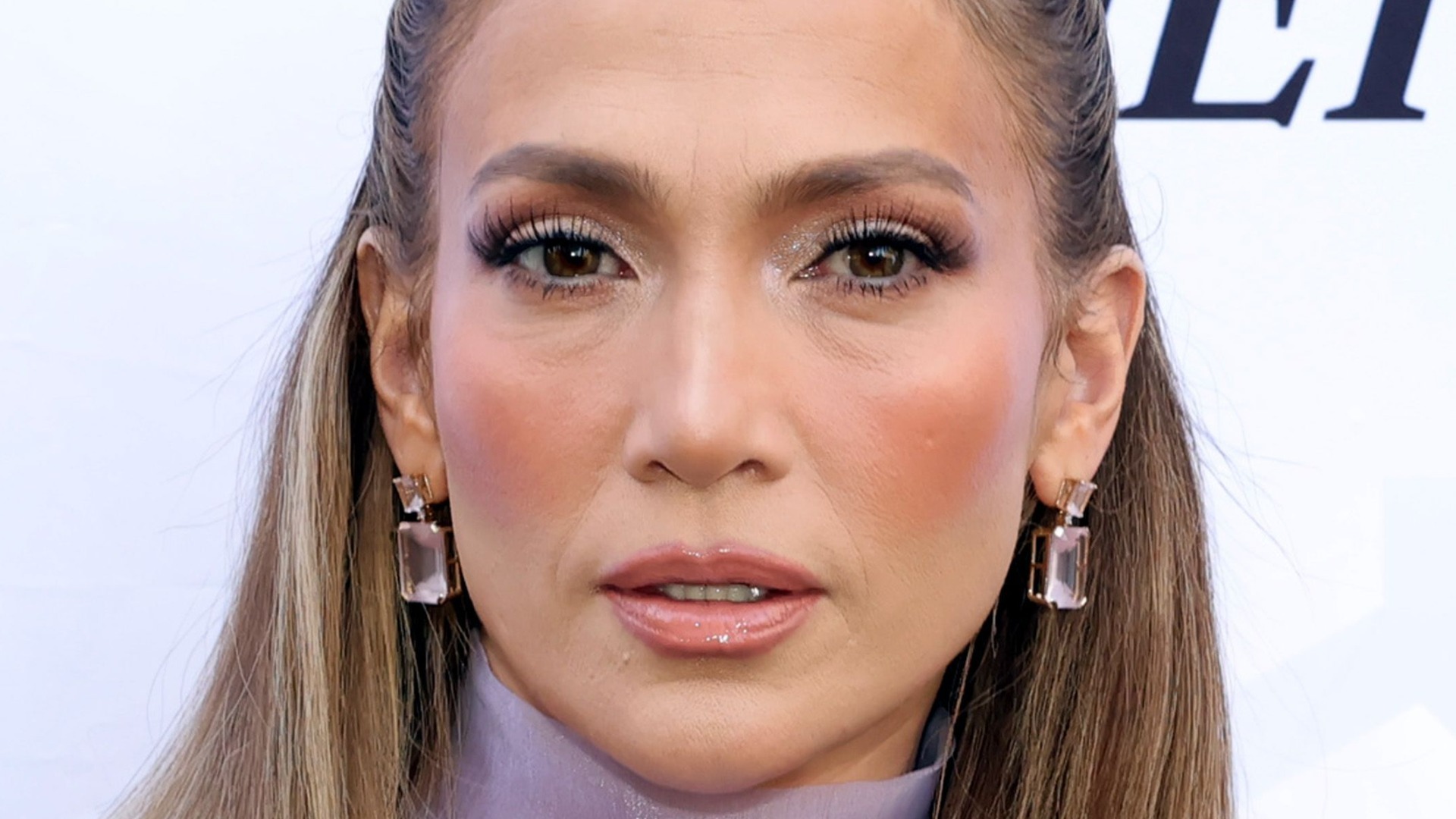 Stars That Look Unrecognizable Without Hair Extensions