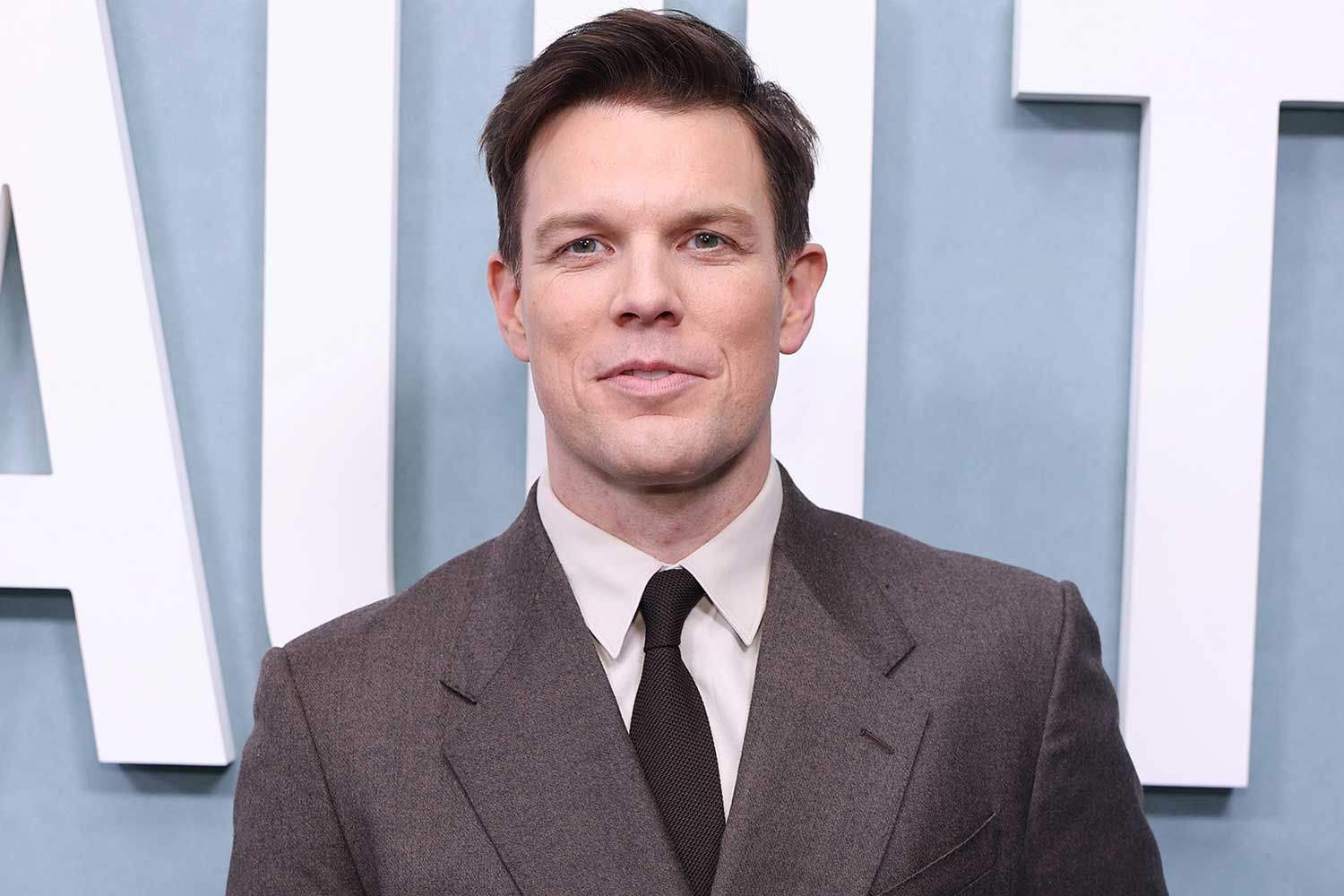 Jake Lacy Describes His Wild Off-Set Habit While Making “All Her Fault ...