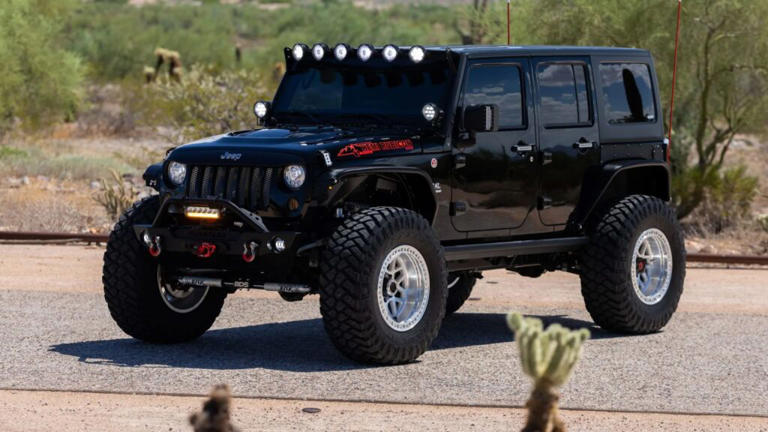 No Reserve: 5.7L-Powered 2017 Jeep Wrangler Unlimited Rubicon Hard Rock ...