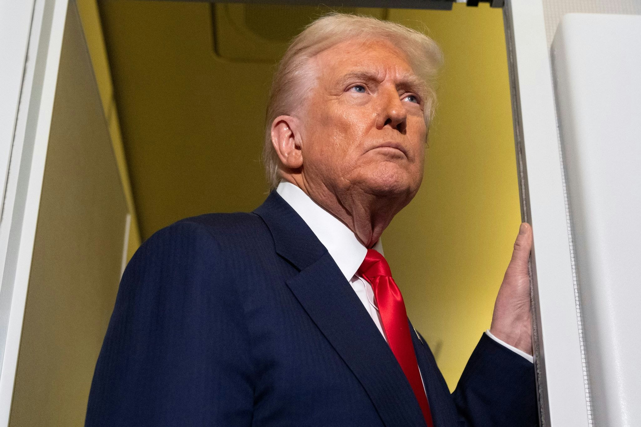 „Natürlich wusste er von den Mädchen“: Neue Epstein-Mails belasten Trump