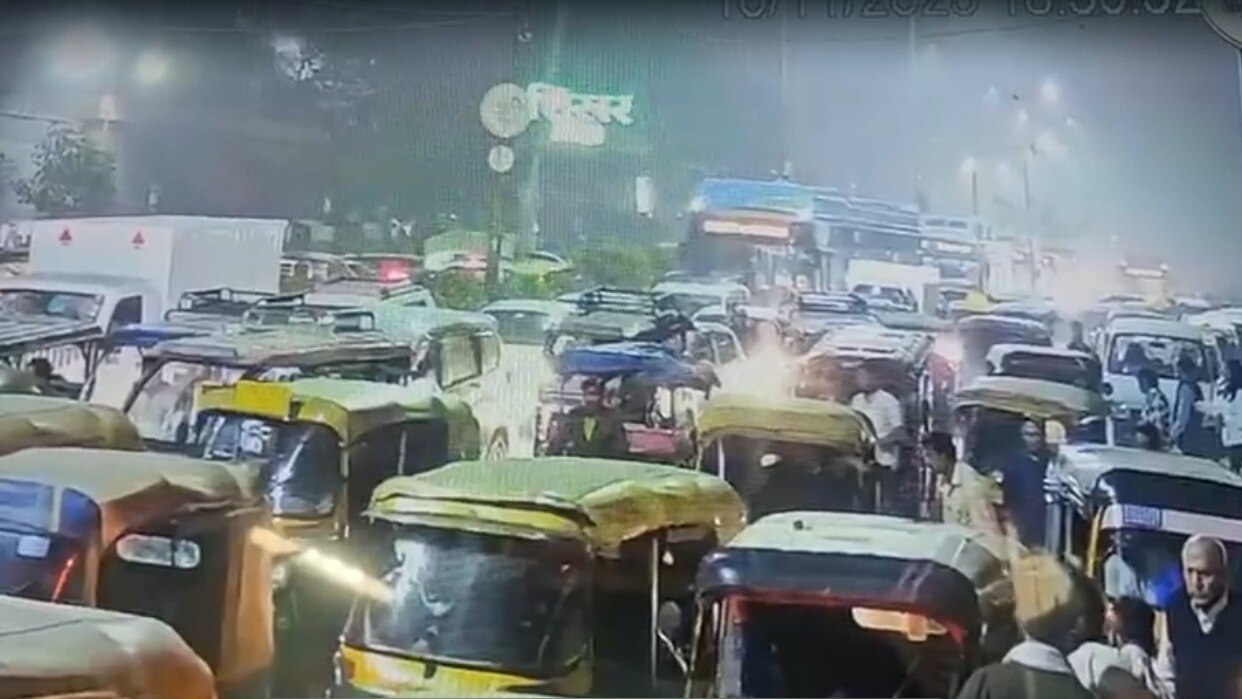 Loud noise, then street lights go out: New video shows impact of Delhi ...