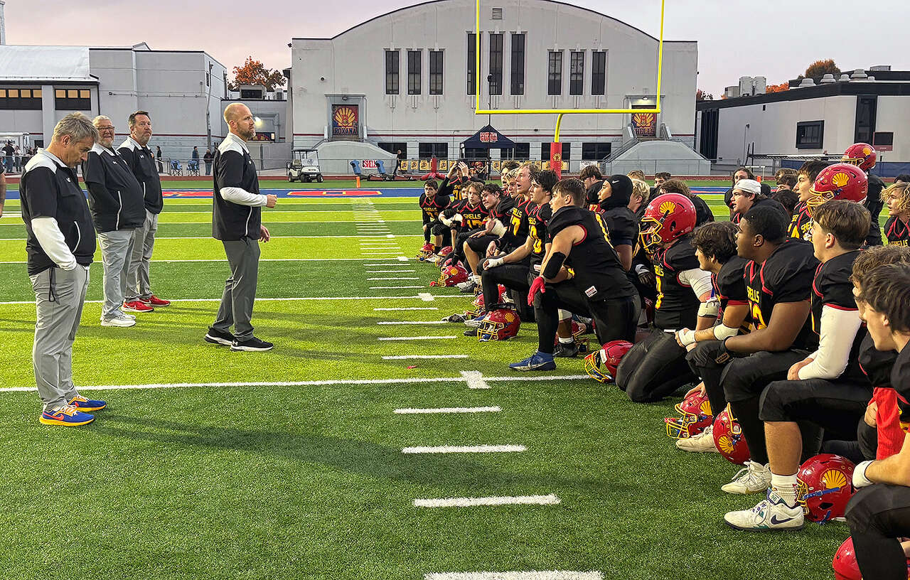 Heart-to-heart: Midseason team meeting propelled Shells