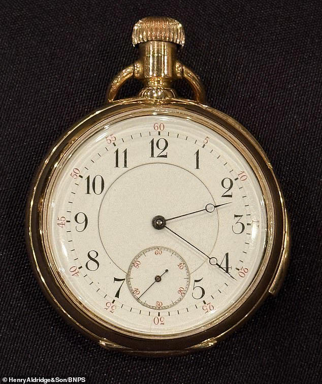 Titanic passenger's gold watch is set to fetch £1m - with time stopped ...