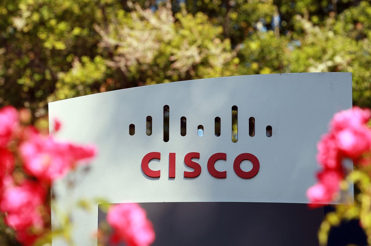 Cisco Stock Climbs as Earnings Beat Expectations Amid Strong AI Demand