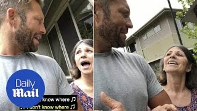 Mother with dementia recognizes her son and bursts into song
