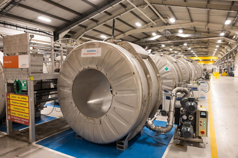 Siemens Sees US Dollar Drag as It Pares Stake in MRI Maker