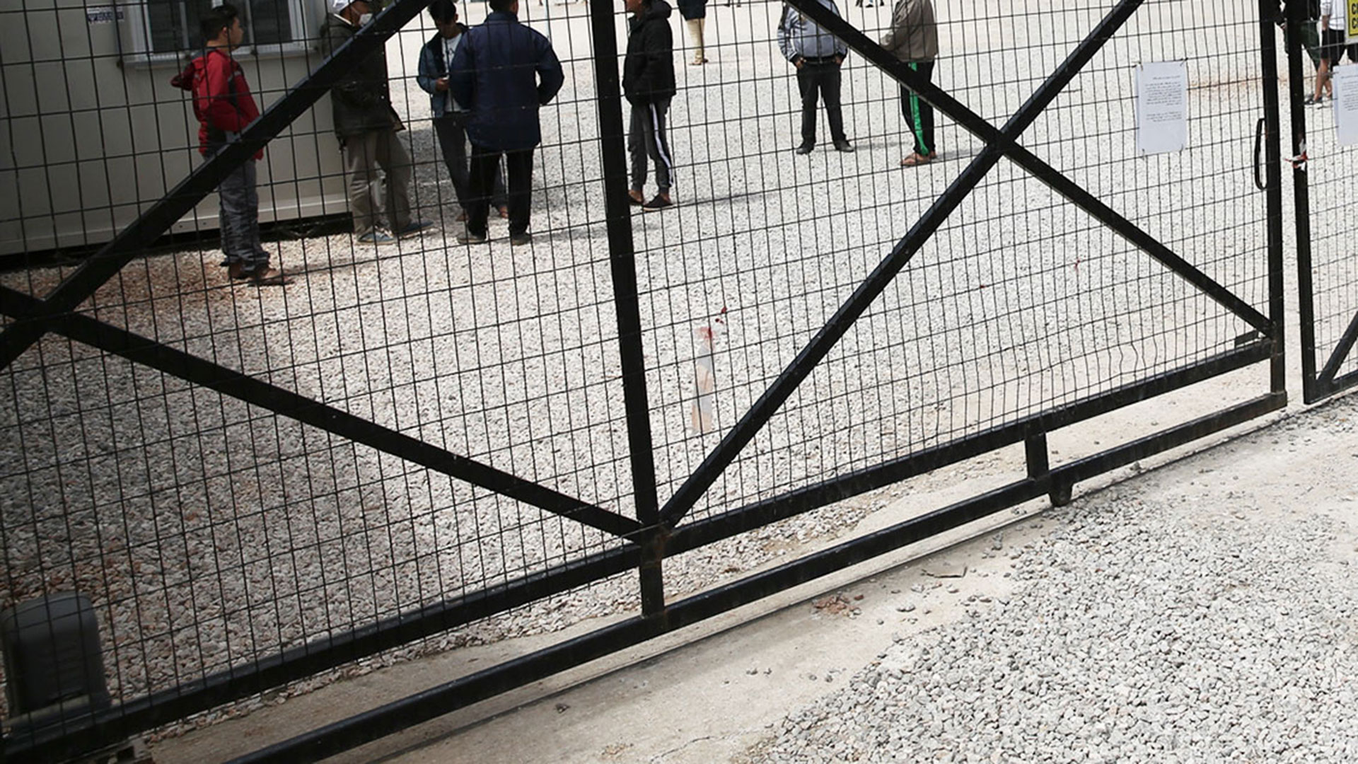 Σέρρες: Ενταση, φωτιά και 29 συλλήψεις στη δομή μεταναστών
