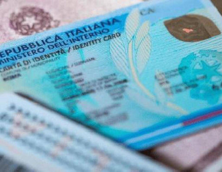Passaporto distrutto, 'rimpalli' tra comune di Roma e Fiumicino per la ...
