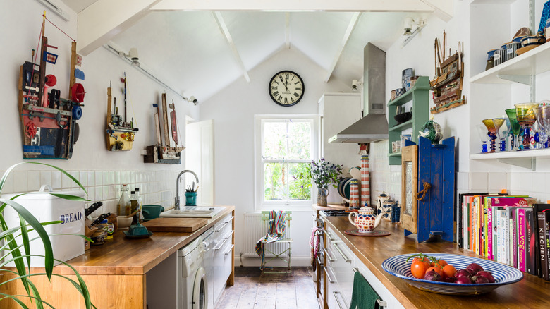 This Handy Old-School Feature Everyone Either Had Or Wants In Their Kitchen