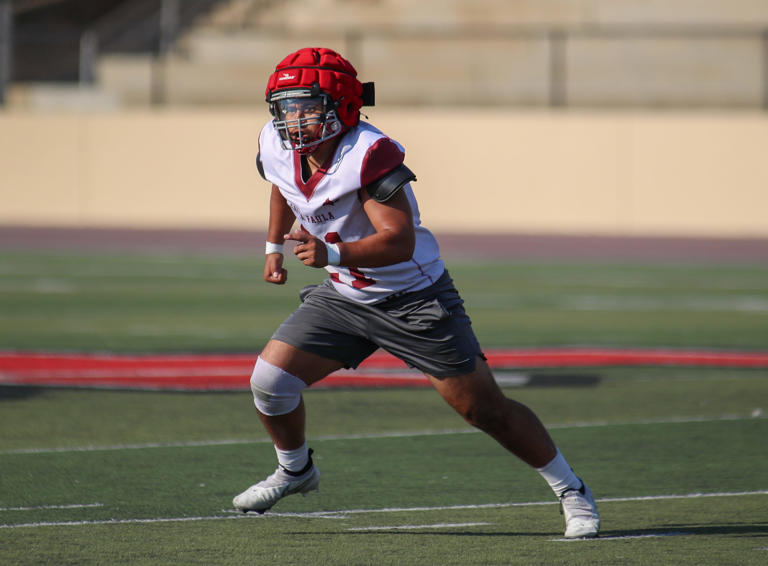 Alcantar brothers emerge as a triple threat for Santa Paula football team