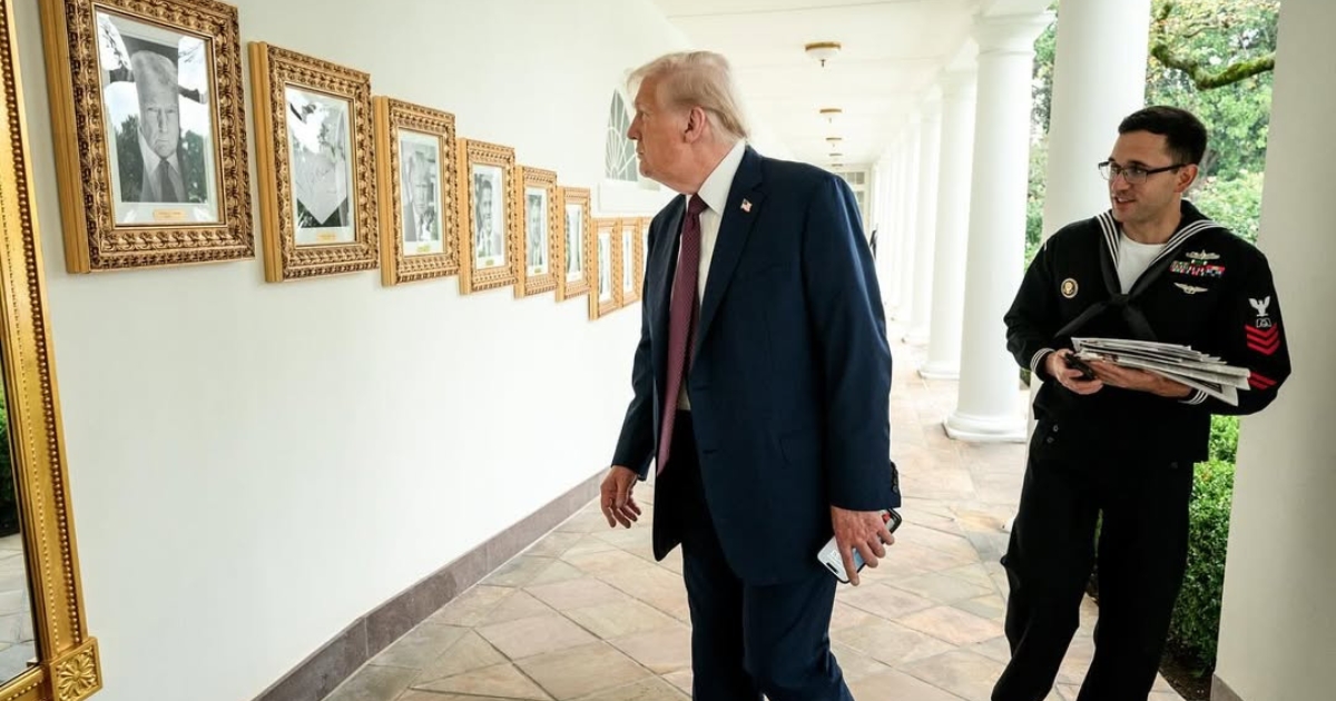 Internet Struck Meme Gold with Donald Trump’s Bronze-Brass Blunder ...