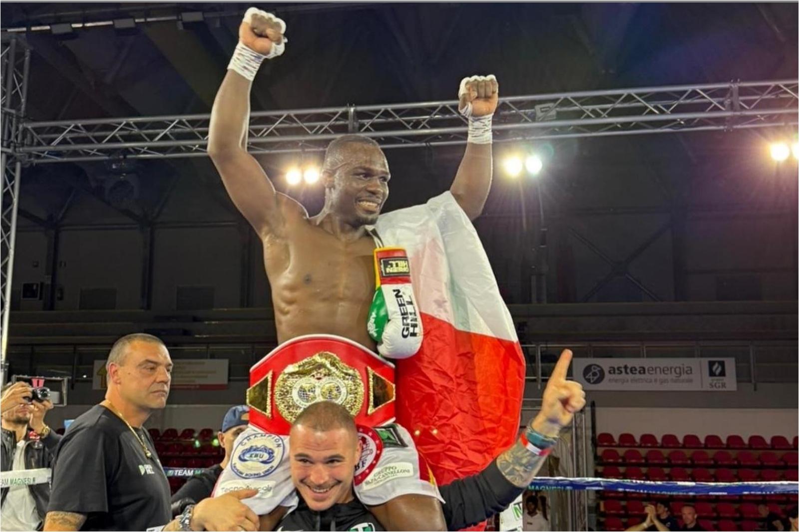 Charly conquista il titolo Ibf a poche ore dalla morte della sorella: “Ma lei era sul ring con me”