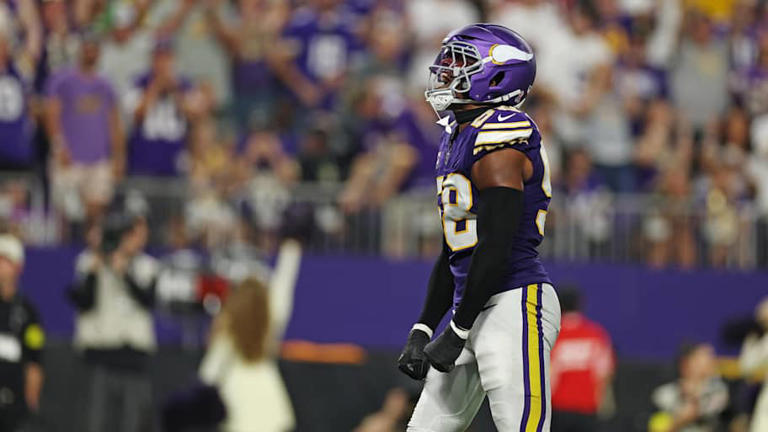 Vikings injury updates on Ryan Kelly, Greenard, and ... J.J. McCarthy?