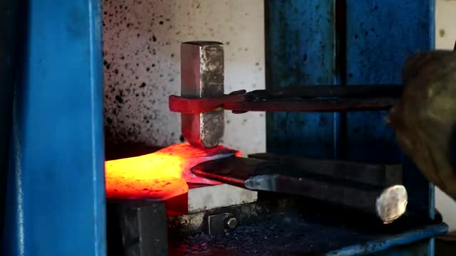 Blacksmithing - Forging a Viking Carving Axe