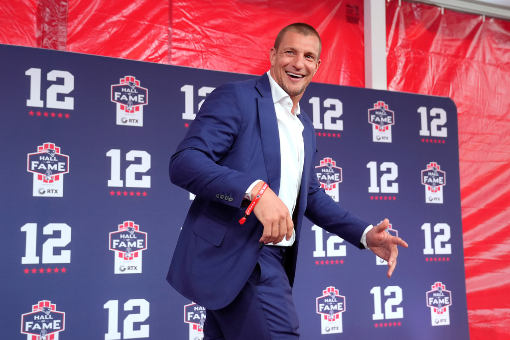 Rob Gronkowski says decision to sign 1-day contract and retire as a ...