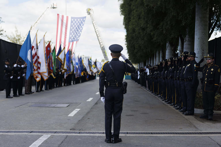 Loved ones gather for final farewell to fallen Miami Beach Officer ...