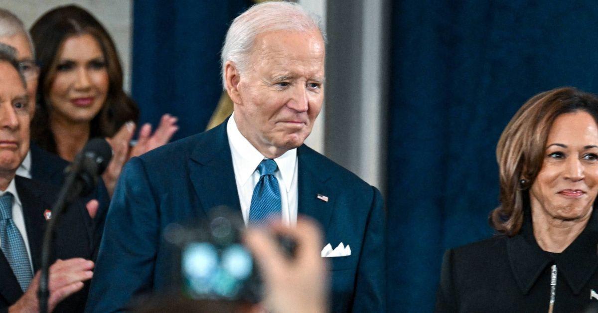 Joe Biden Looks Unrecognizable Alongside Barack Obama in Shocking ...