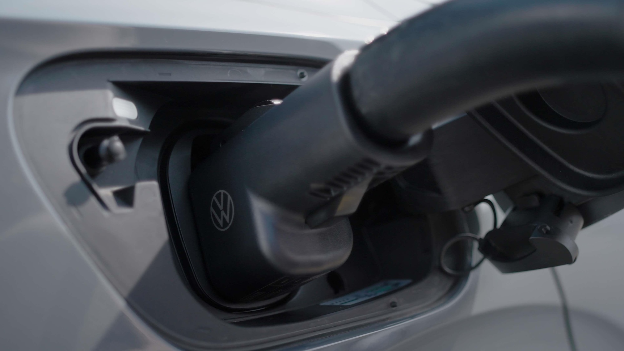 Les Volkswagen ID.4 et ID.Buzz auront bientôt accès au réseau de ...