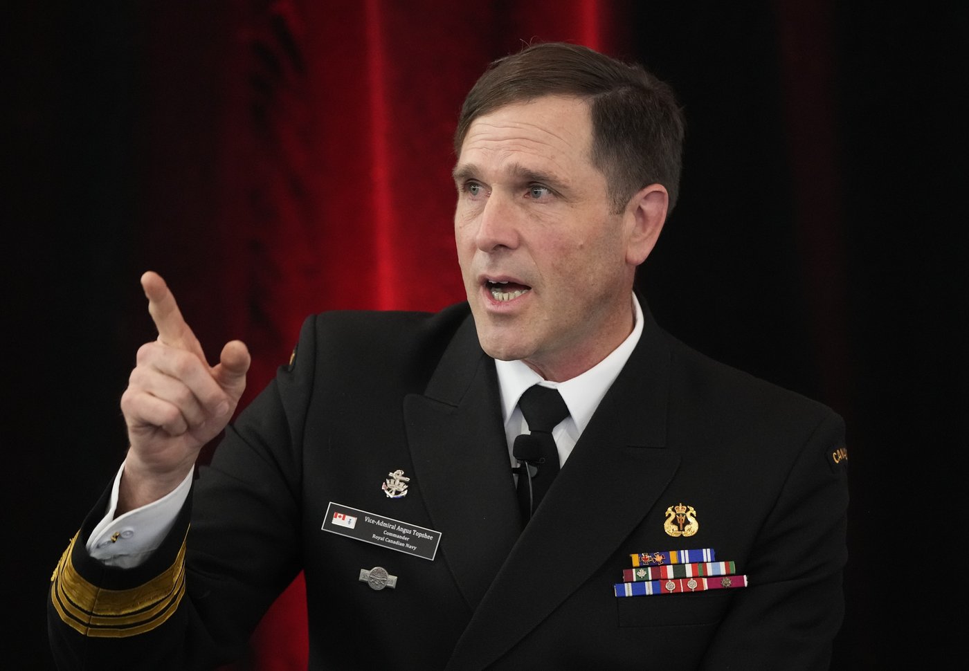 La Marine insiste pour que le Canada achète des sous-marins sans ...