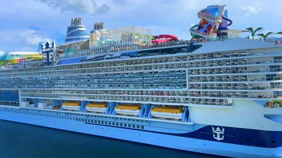 10 Things Everyone Loves About Cruises... Except Me