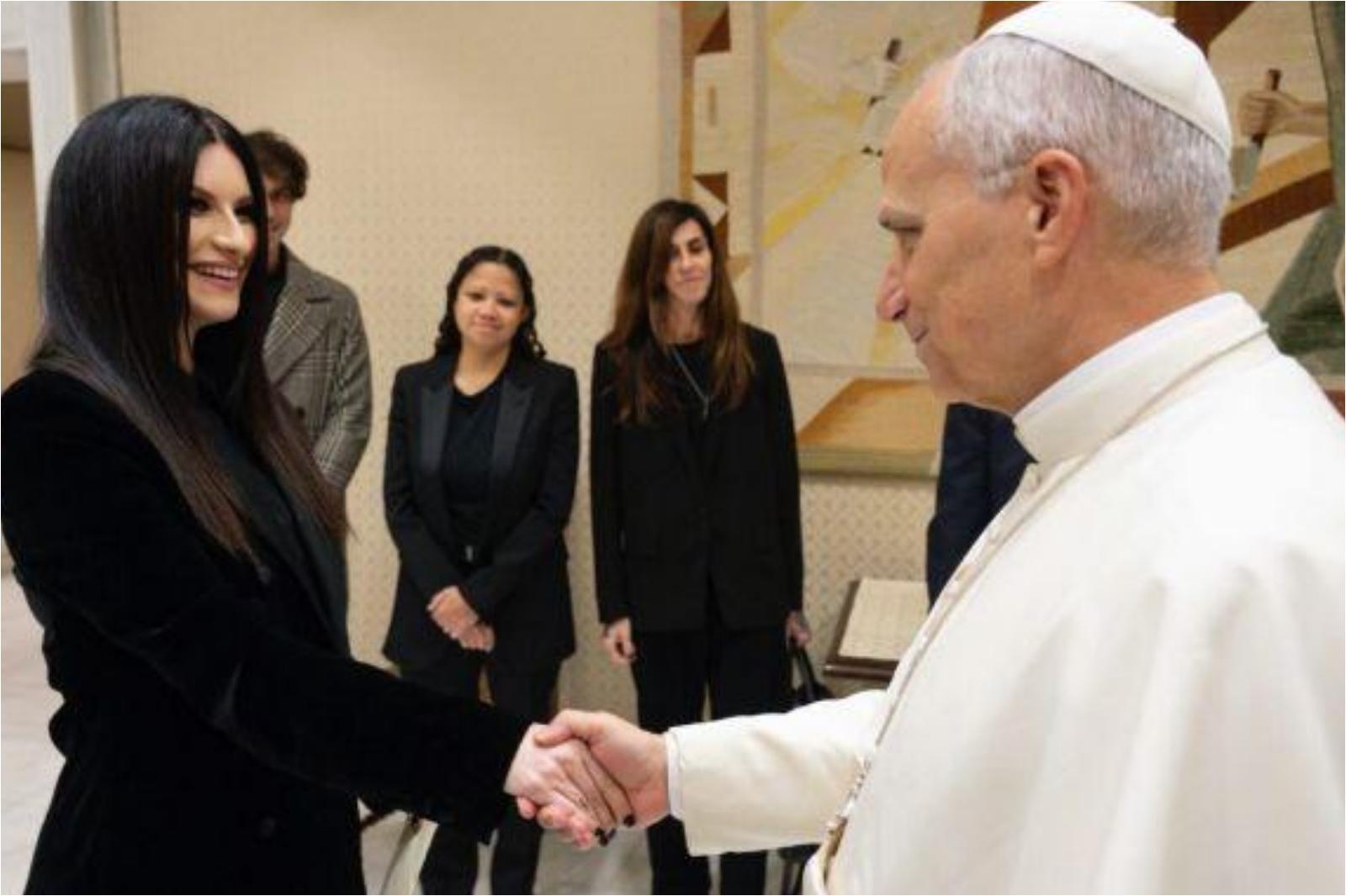 Laura Pausini da Papa Leone riceve il Global Icon Award. “Incontro ...
