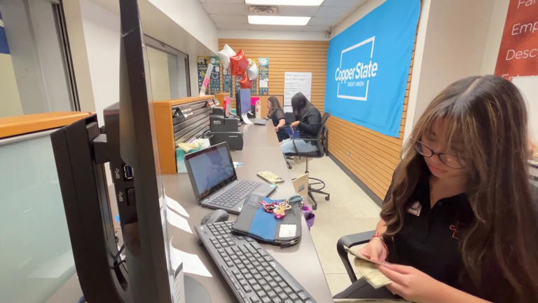 Credit union at Phoenix high school teaches students about financial ...