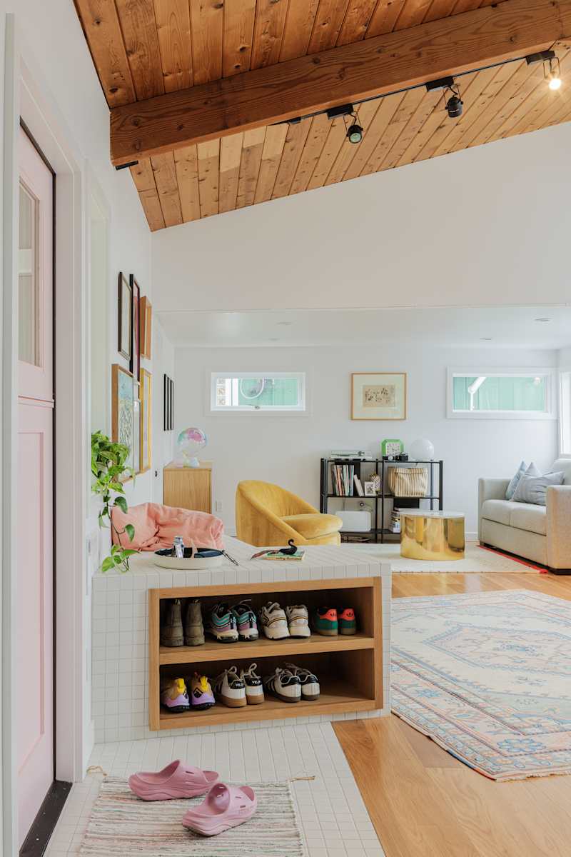 A Once-Cramped "Haphazard" Houseboat Is Now a Spacious, Bright Floating ...