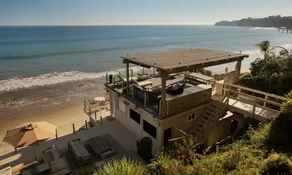 À voir : La maison (en vente) de Chris Chelios sur le bord de la mer ...
