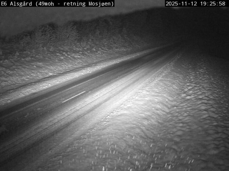 Trafikkulykke på E6 mellom bil og lastebil: En person døde