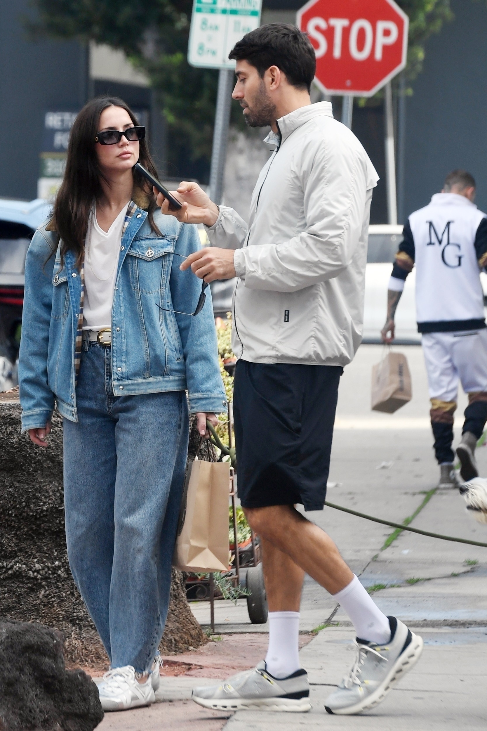 Ana de Armas spotted strolling LA with hunky venture capitalist after ...