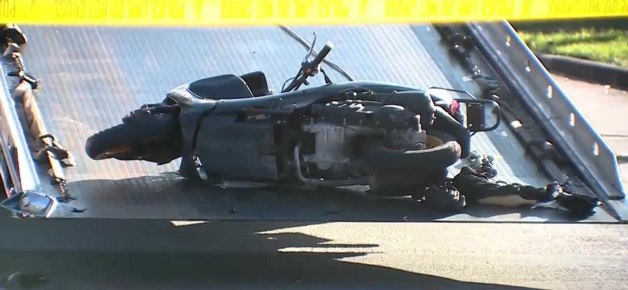 Scooter rider dies in crash with 2 cars in Riviera Beach