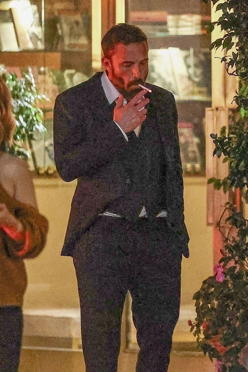 Ben Affleck blesses the internet with another meme-worthy photo ...