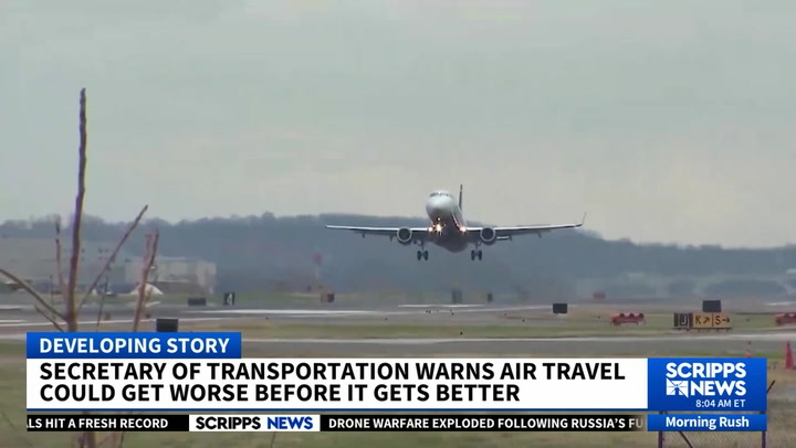 US Air Travel Disruptions: 900 Flights Canceled Today