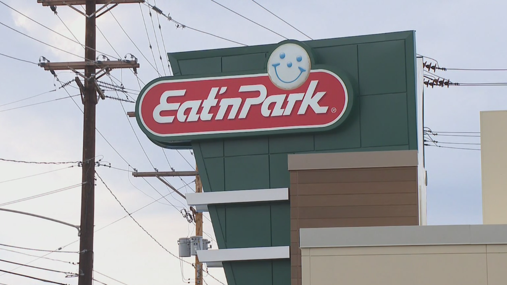 Eat'n Park on southbound McKnight Road to close