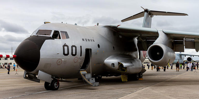 Today In Aviation History: First Flight of the Kawasaki C-1